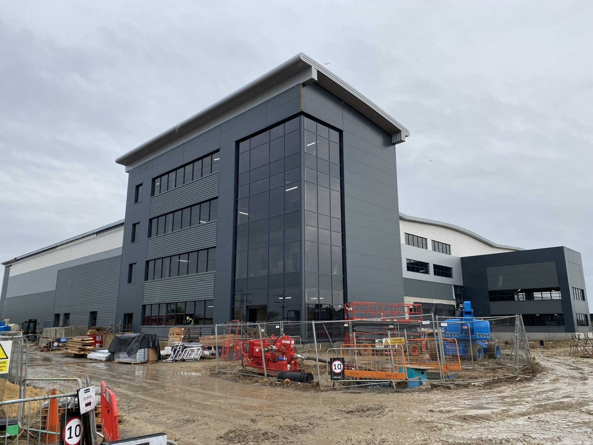 Milestone Reached at Brand New Food Distribution Centre in Bedford